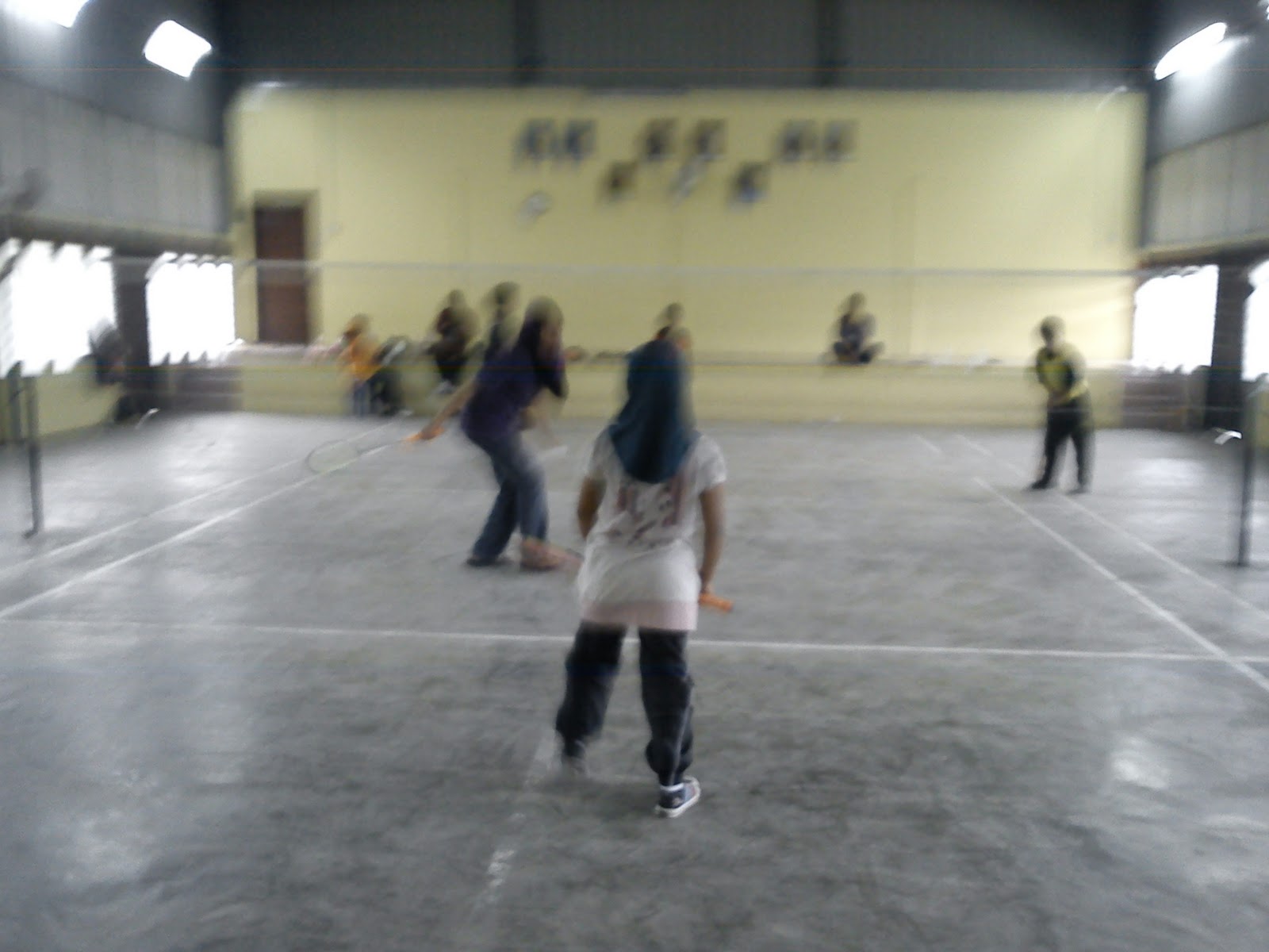 PerJAlanan Hidup AKu......: Bermain Badminton bersama budak sekolah ...