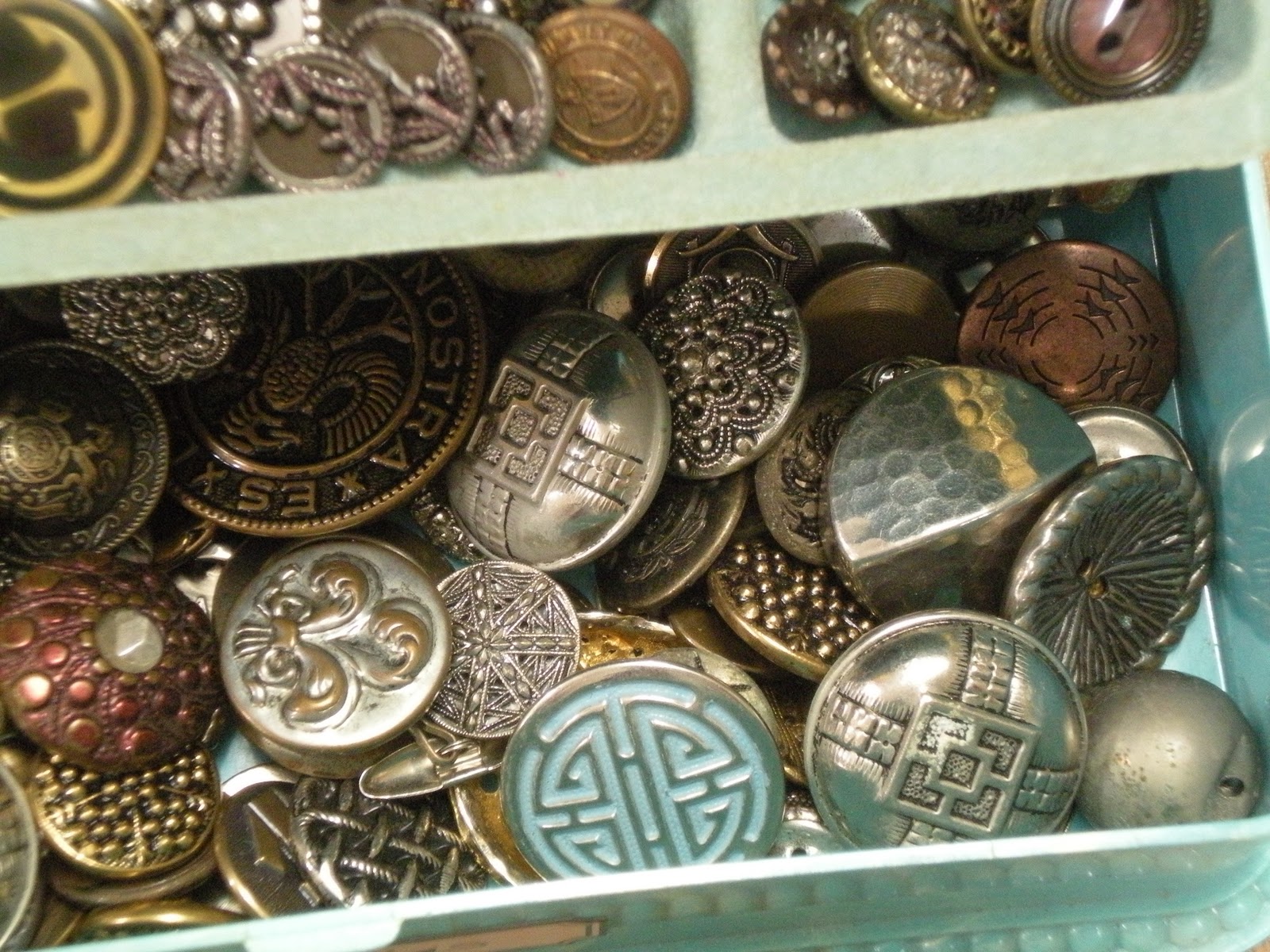 kluless: Vintage Metal Button Collection