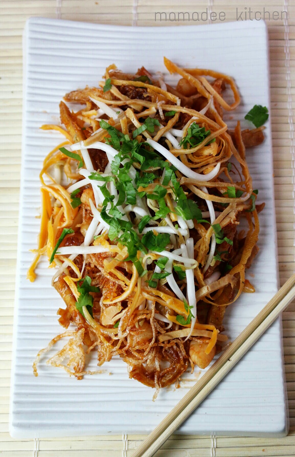 mamadee's kitchen: MEE KROB/ CRISPY FRIED NOODLES