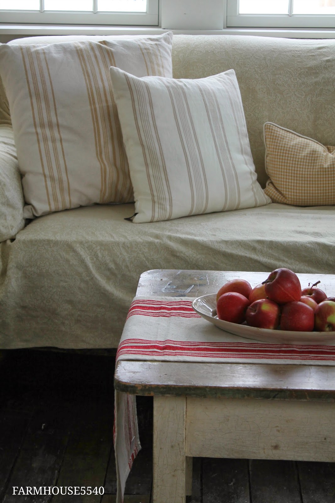 FARMHOUSE 5540: Family Room Part Three