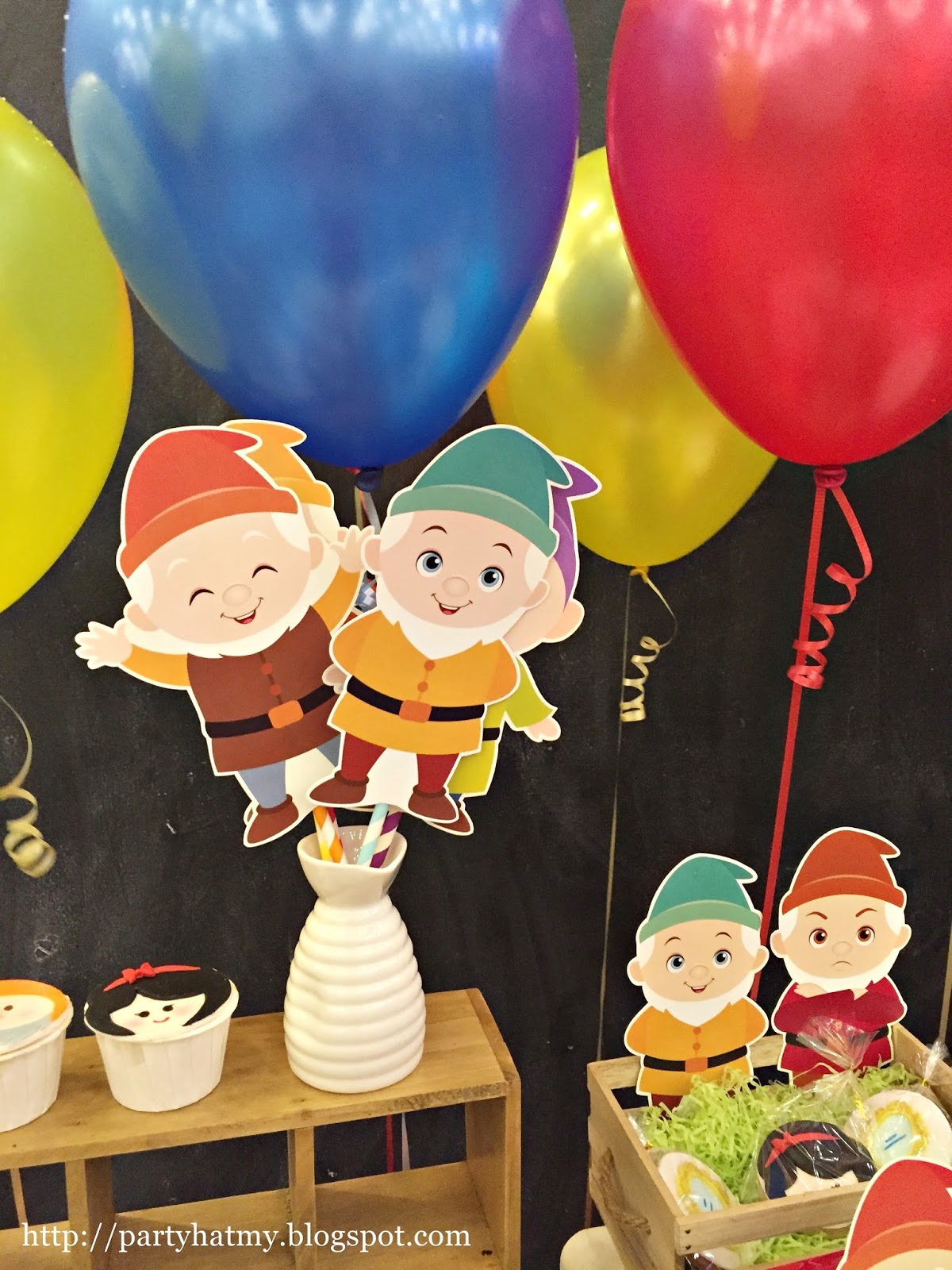 Party Hat: Snow white and 7 dwarfs Birthday Party