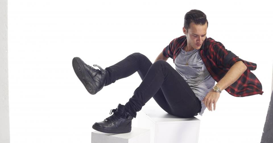 Ünlü Türk Erkeklerin Çıplak Pozları : Edis Görgülü Üstsüz - Shirtless ...