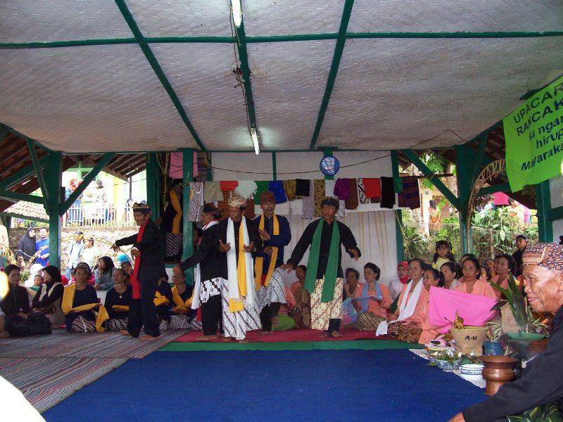 Sejarah Seni Tarawangsa: SEJARAH SENI TRADISIONAL TARAWANGSA