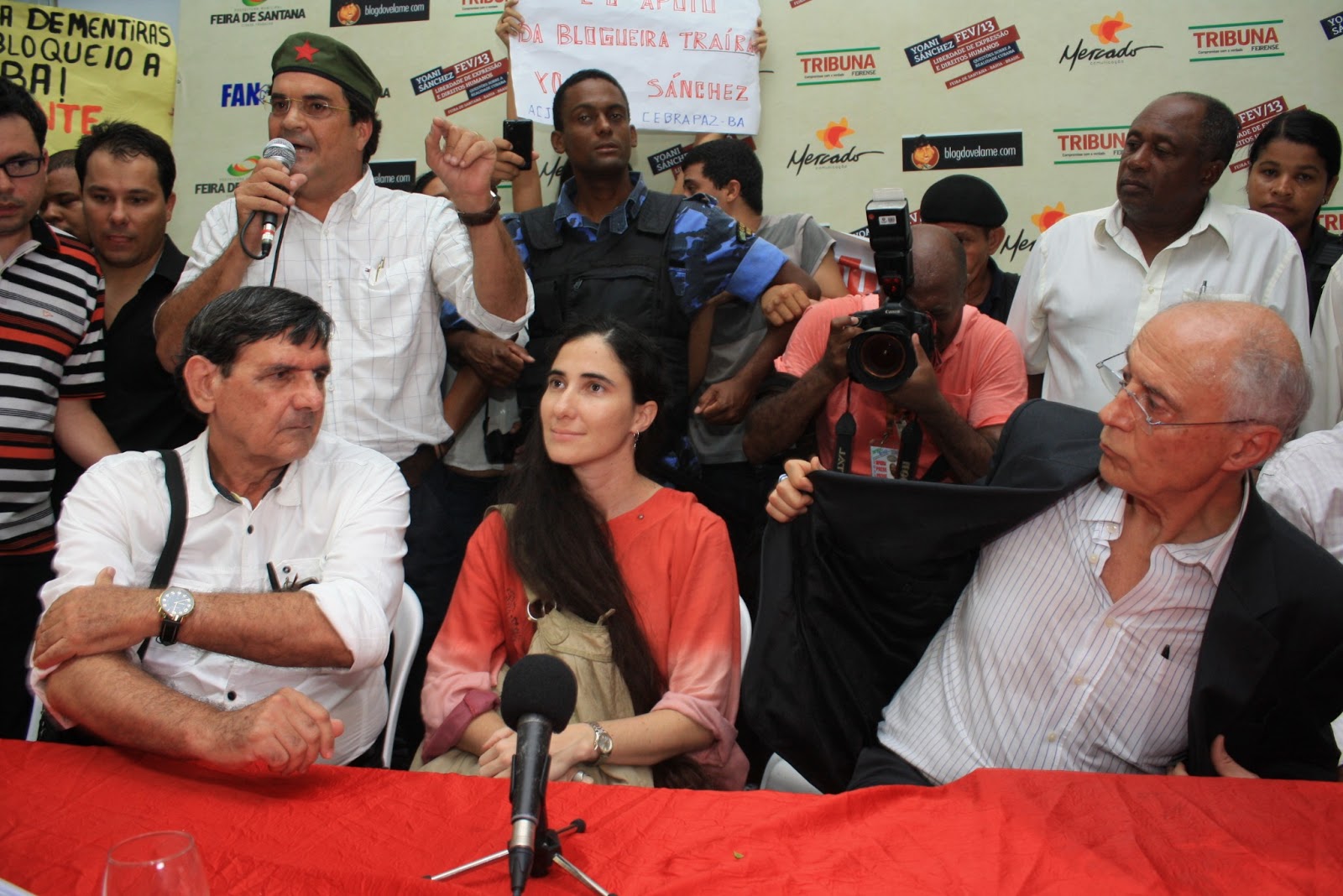 Yoani Sanchez: A Cuban Hurricane in Brazil (2) / Jorge Hernandez ...