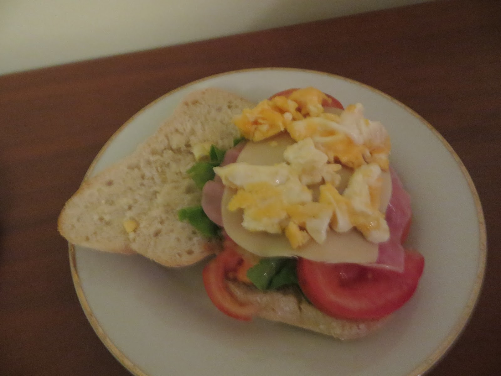 Su Delícia: Sandes mista com ovos rotos