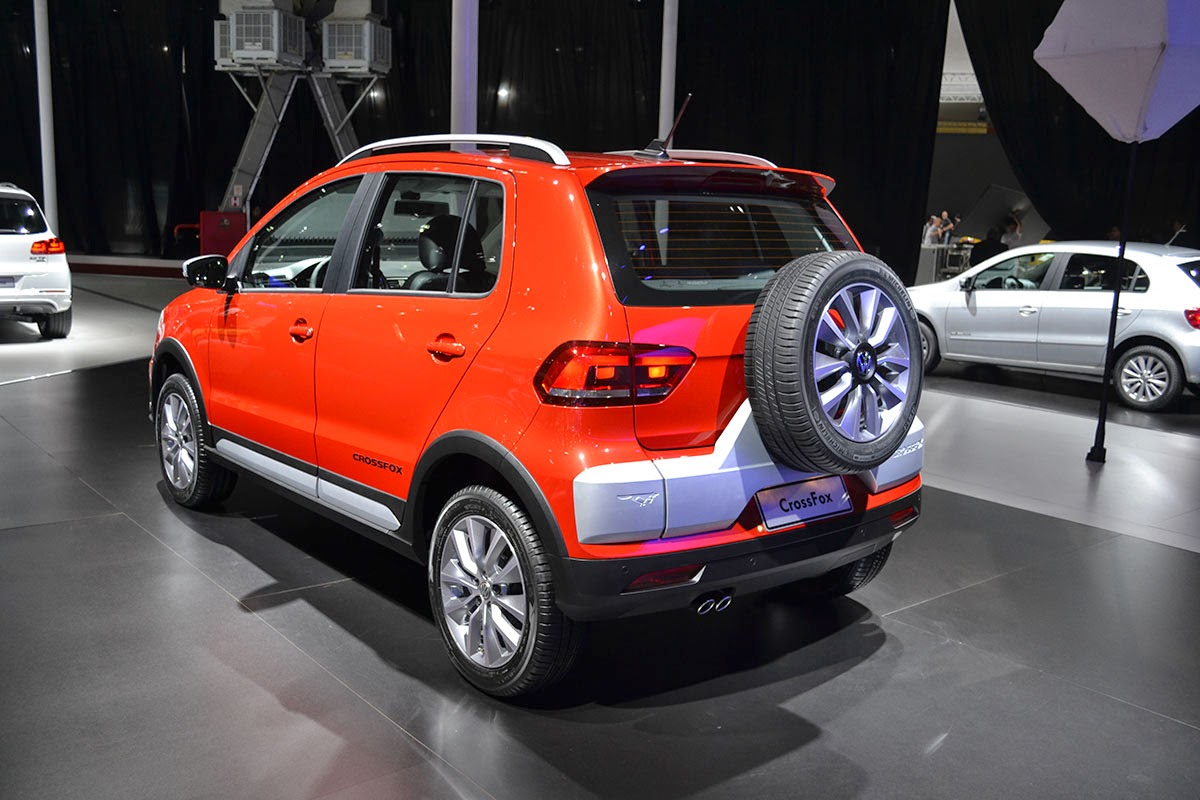 VW CrossFox é reestilizado na linha 2015