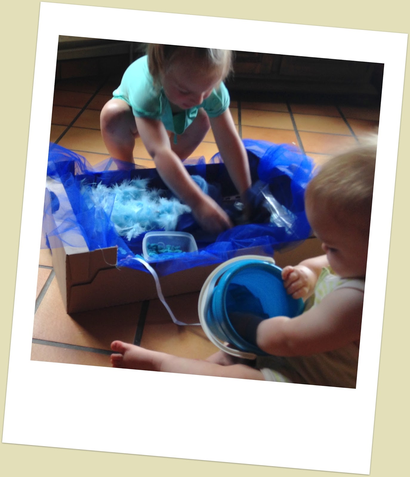 Mon joli petit bureau: Bac sensoriel BLEU ("l'Art est un jeu d'enfant ...