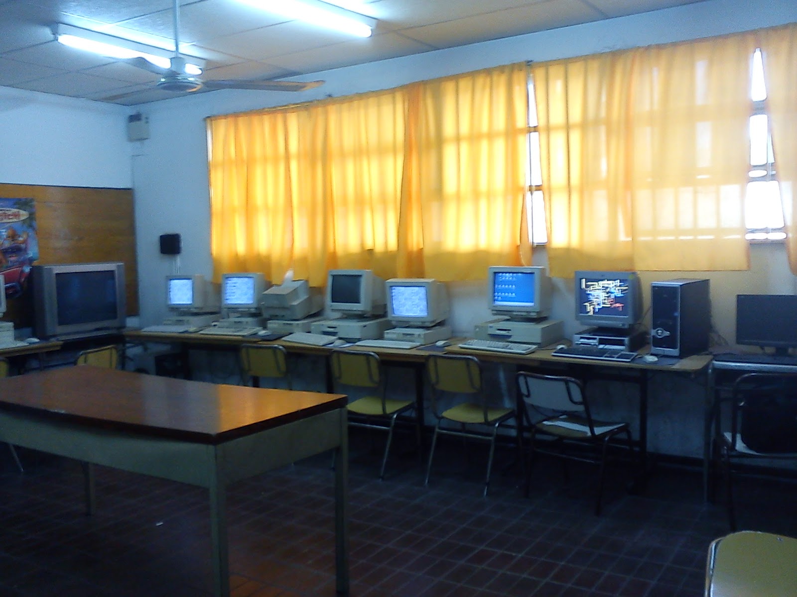 Escuela 1-615 Provincias de Cuyo: NUESTRA SALA DE INFORMÁTICA
