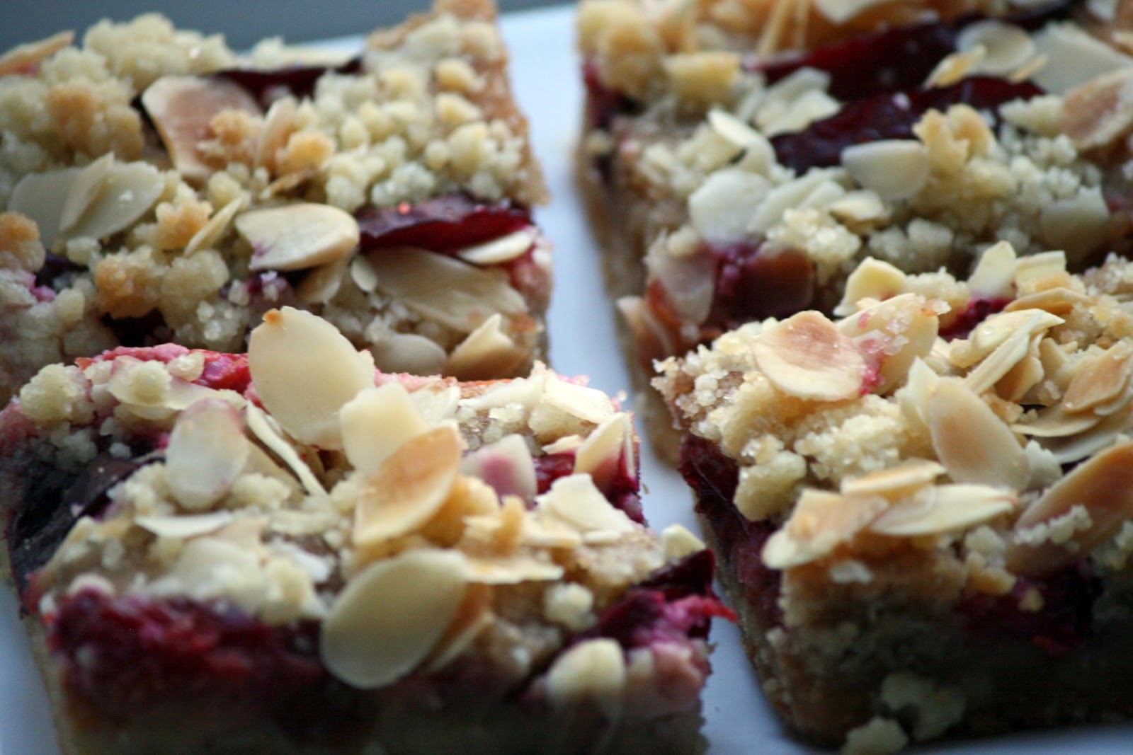 lauralovescakes...: Plum & Almond Crumble Slices