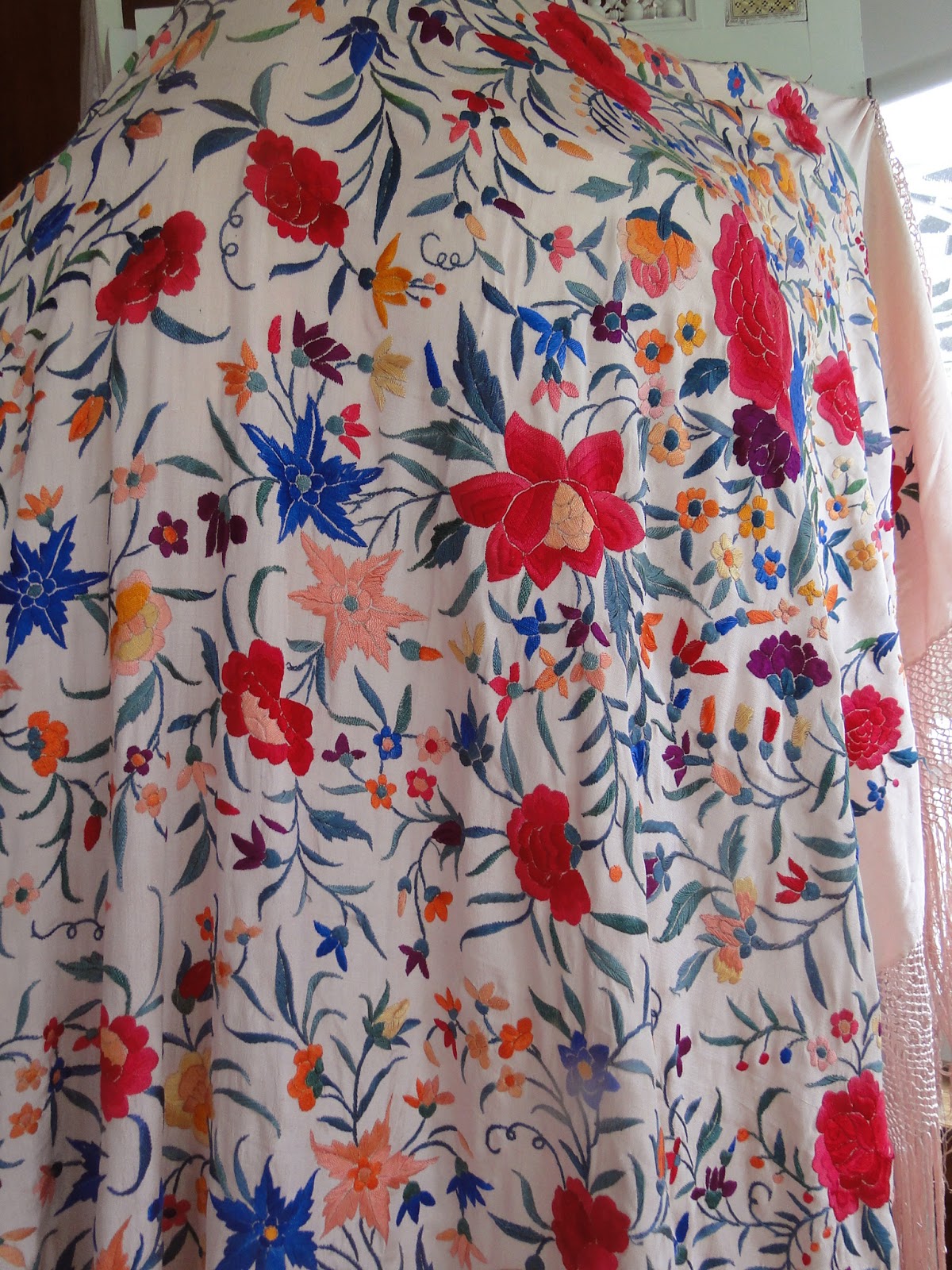 Buyer & Seller of Antique Lace, Fine Linens, Vintage Clothing, Haute ...