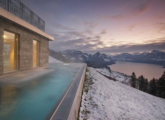 THE WORLD GEOGRAPHY: 12 Wonderful Winter Pools