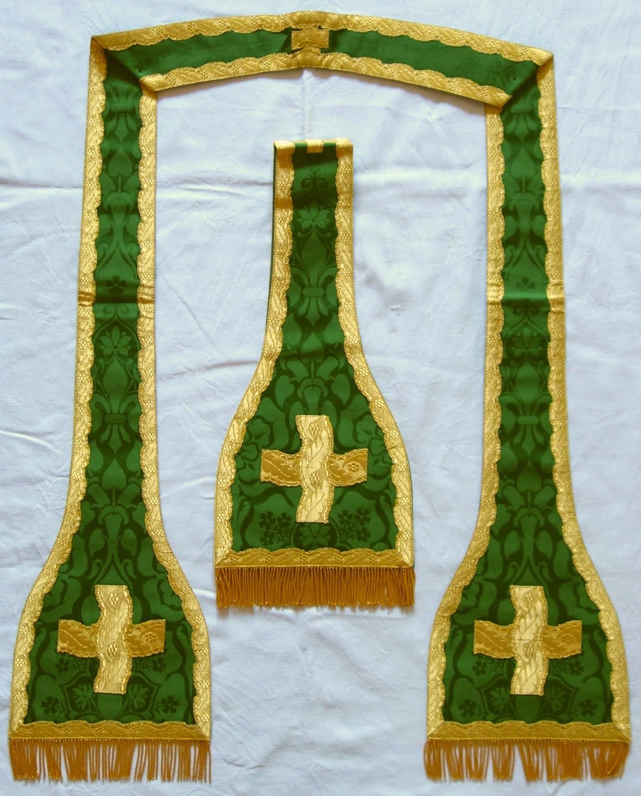 New Vestment Work: French Style Roman Set from Luzar Vestments ...