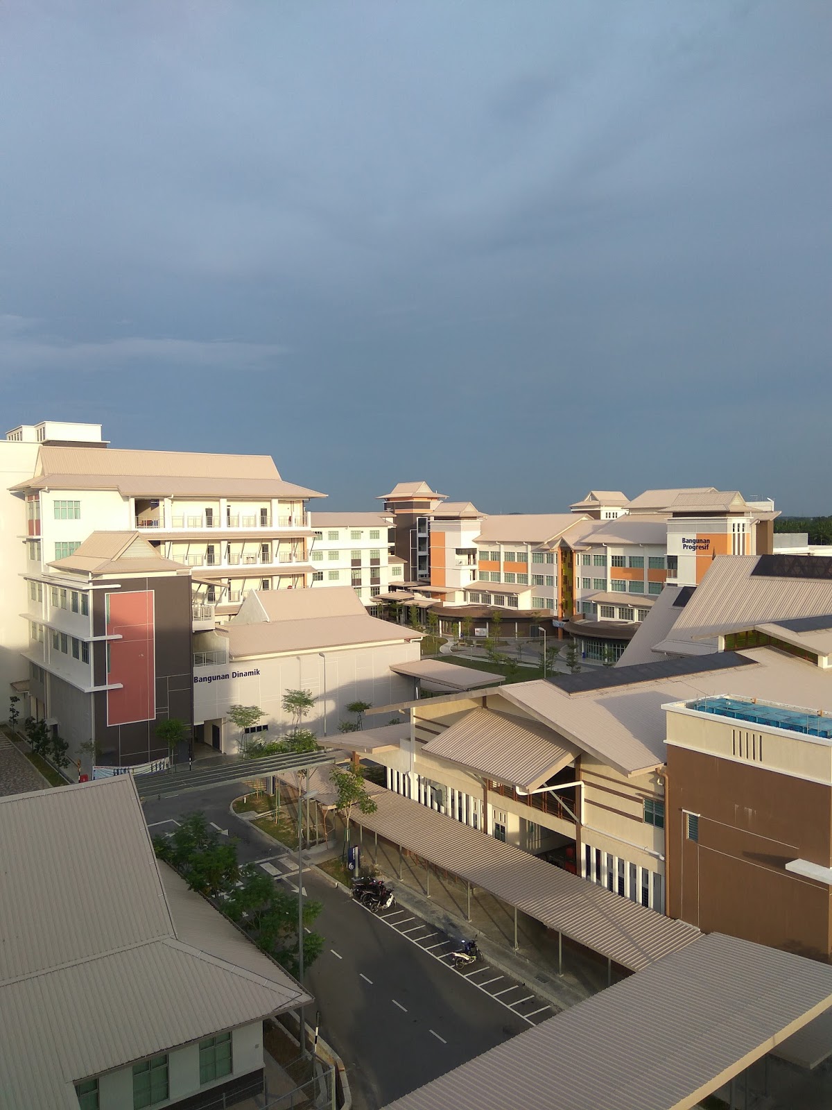 Cik Gigi Besi: A Sneak Peek of UiTM Dengkil!