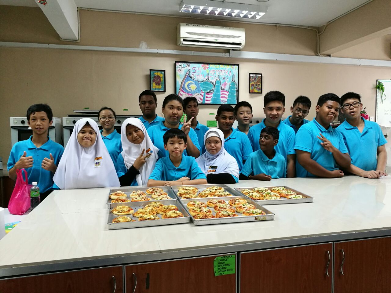 GEDUNG ILMU SMK MIHARJA: PENDIDIKAN KHAS : MOBILITI KEUSAHAWANAN