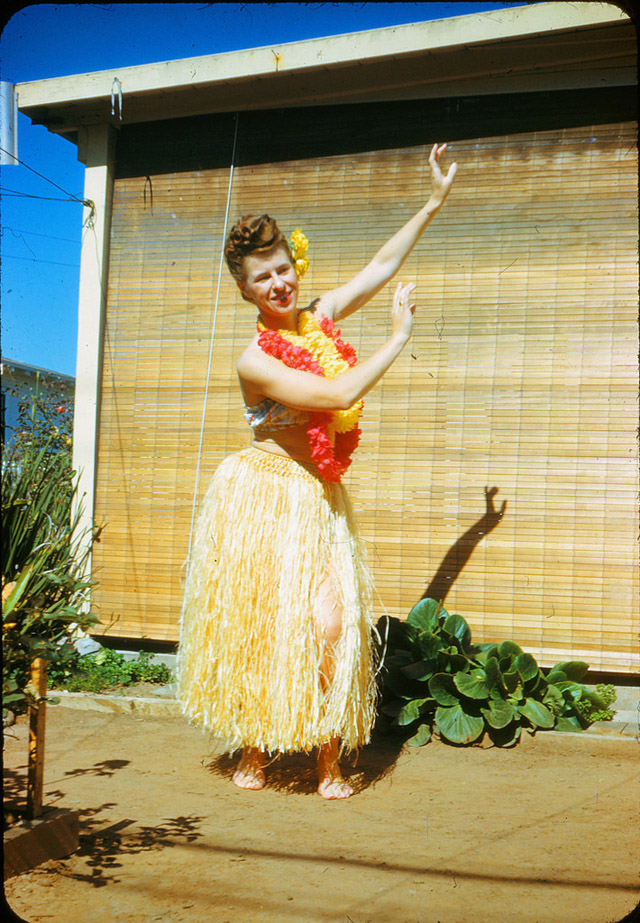 Vintage Hula Girls – 26 Charming Snapshots of Women in Hula Dace ...