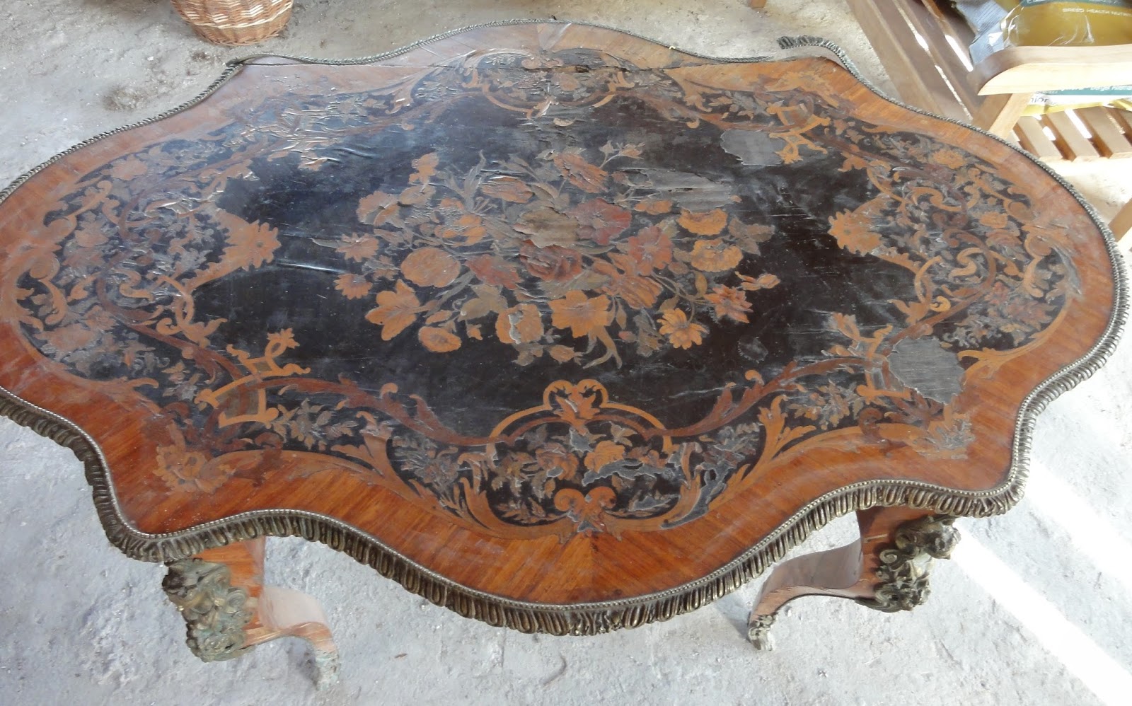 Restaurare mobilier antic: De ce restauram mobila veche, antichitatile ...