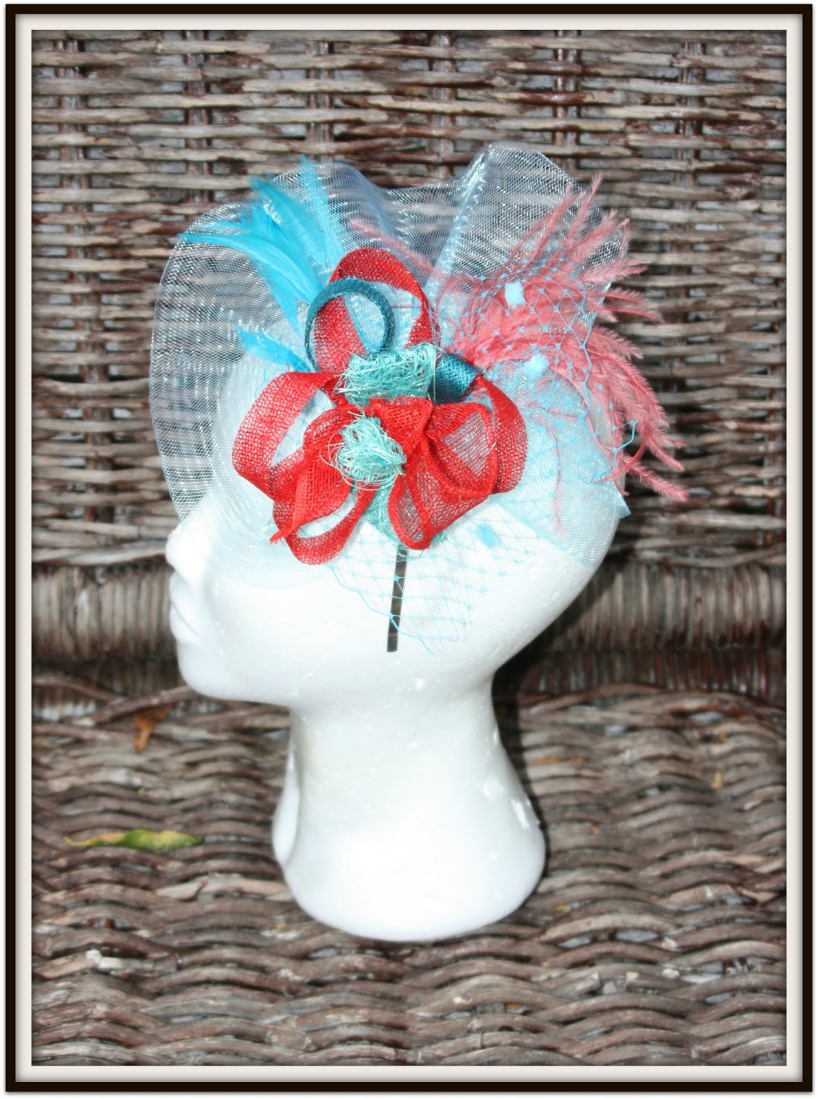 Sandunga Complementos: TOCADOS: Azul turquesa y rojo, bonita combinación