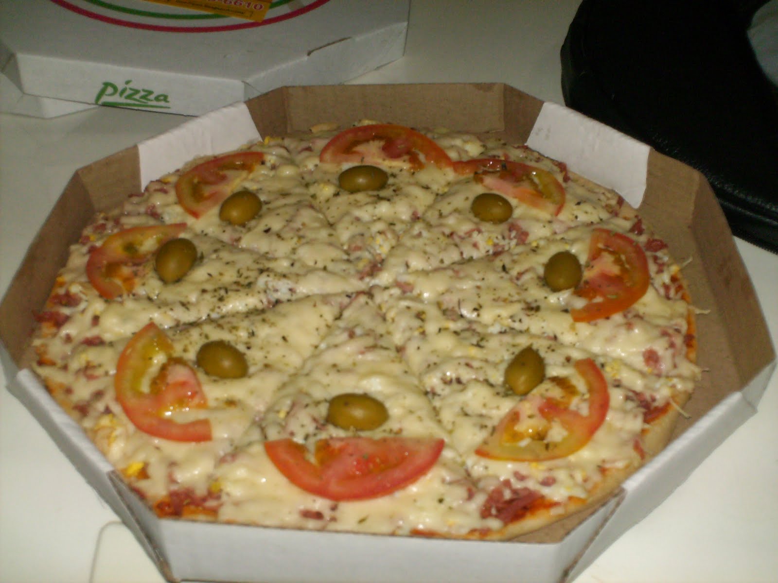 Heee.. Muito mais Pizza: Bela delicia Pizza a moda. 28,00$