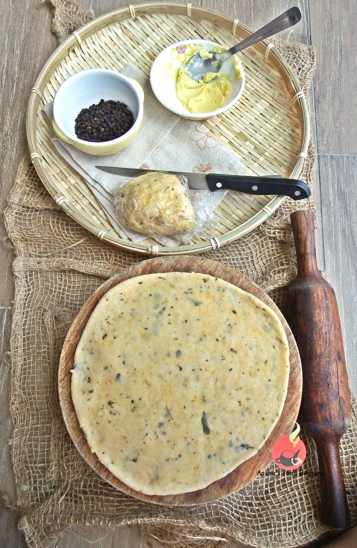 Tikoni Methi Mathri | Methi Nimki | Fenugreek flavored Indian Fried ...
