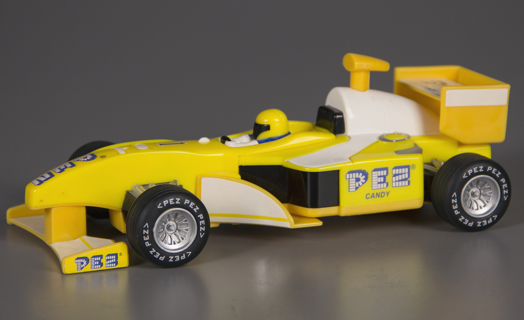 PEZILLA : INDY RACE PEZ CAR DISPENSER