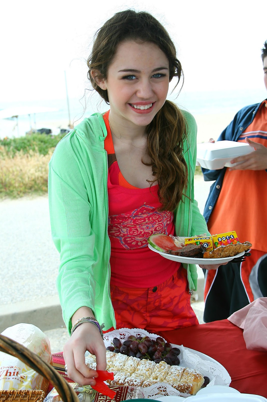 Celebs eating: Miley Cyrus