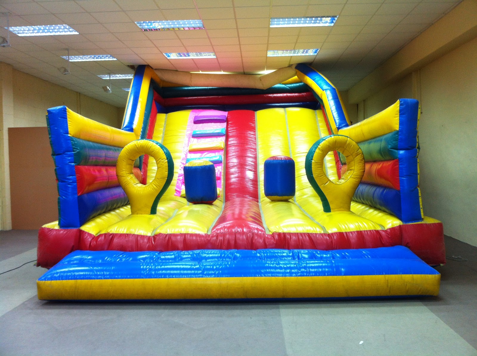 ALQUILER HINCHABLES BENALMADENA: CASTILLO HINCHABLE "TOBOGAN"