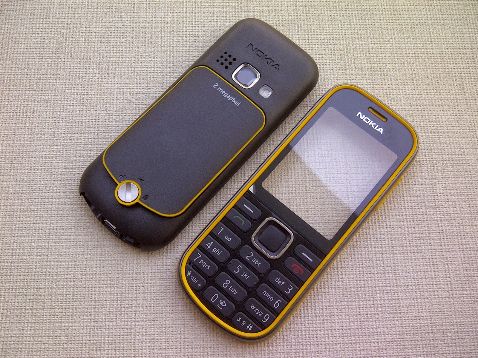 menjual casing handphone tipe lama rare item: nokia 3720