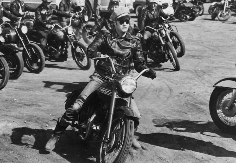 Amazing Vintage Photos of Marlon Brando Posing With His Own 650cc ...