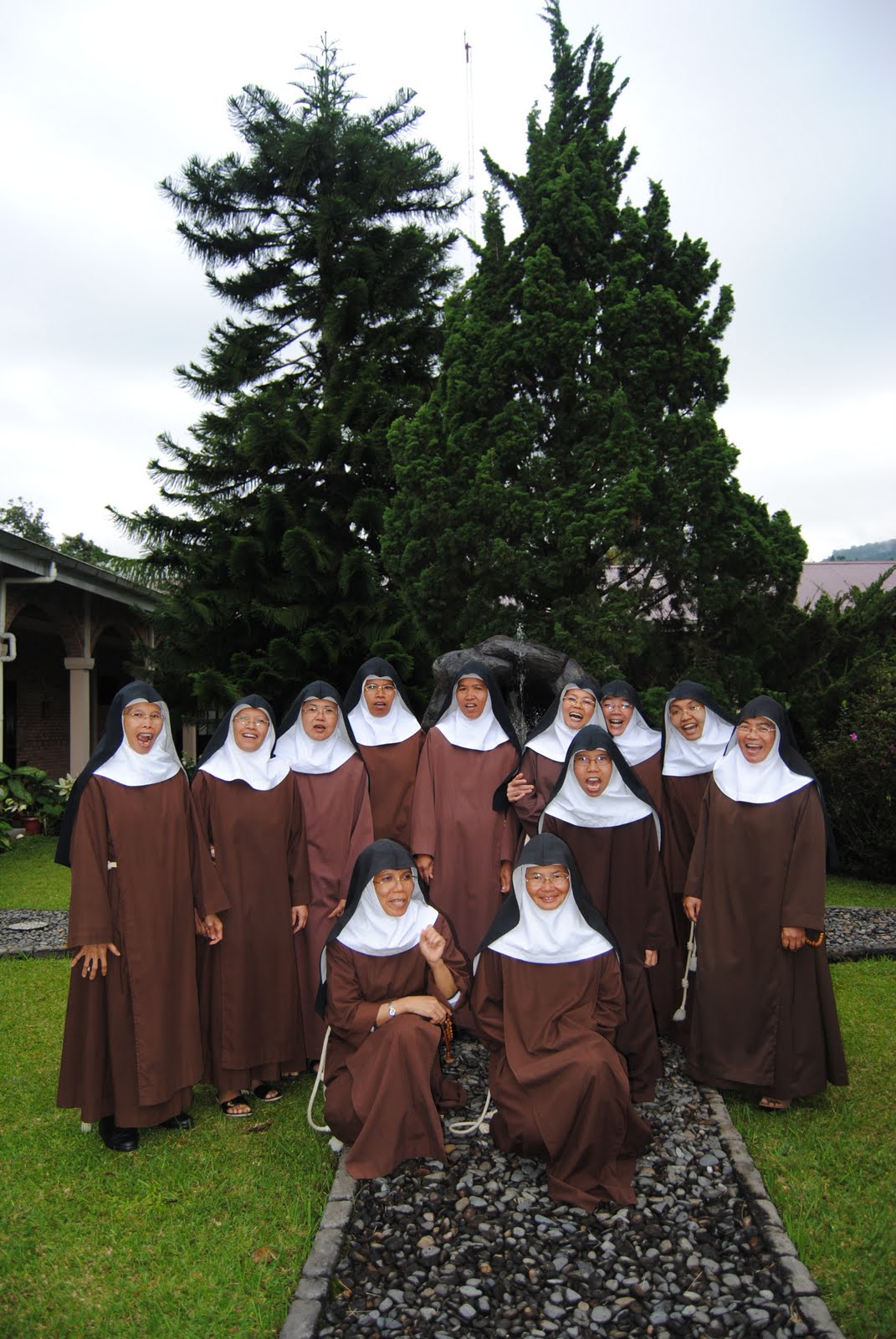 Biara Santa Klara Sikeben: Siapa dan Bagaimana