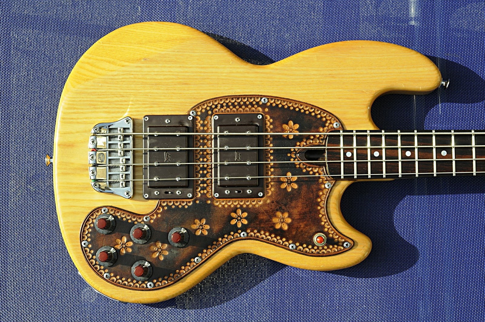 A HISTORY OF WAL BASSES: JG Bass Special Part 1: A masterpiece of design...