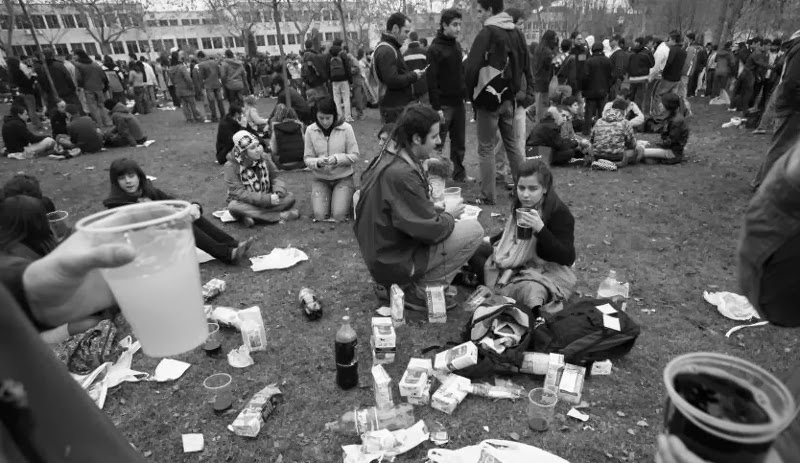 Las dos CARAS de la DROGA: Ese fenómeno social, llamado botellón.