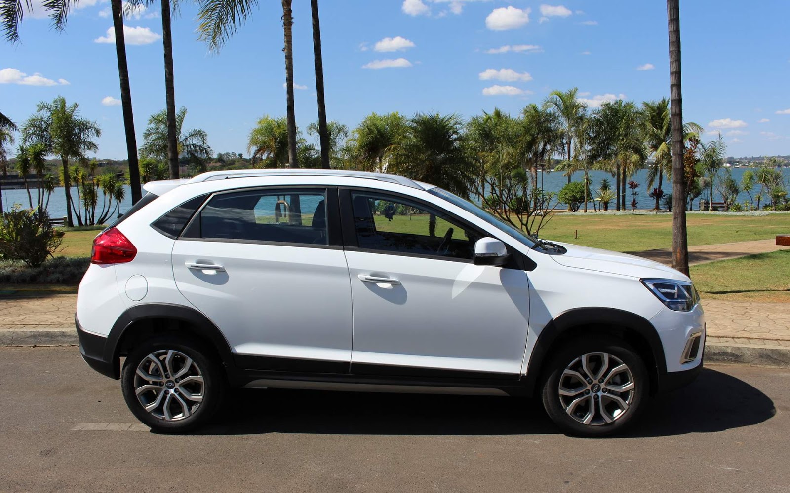 CAOA Chery Tiggo 2 Automático - impressões ao dirigir