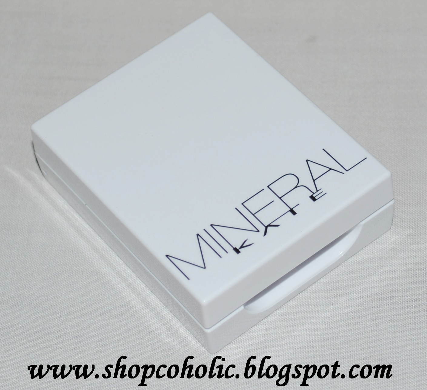 Miss Shopcoholic: Review: Kanebo Kate Mineral Powder Foundation SPF 15