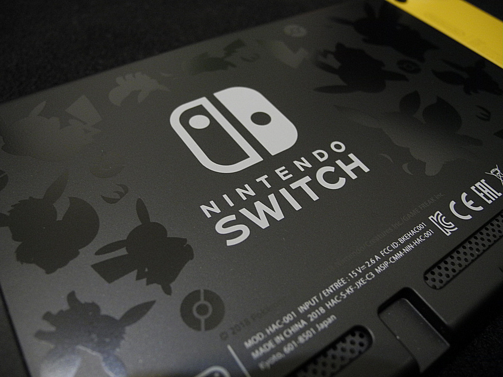 新玩具 - Nintendo Switch Pokémon: Let’s Go, Pikachu! 特別版主機 / 年年歲歲花相似