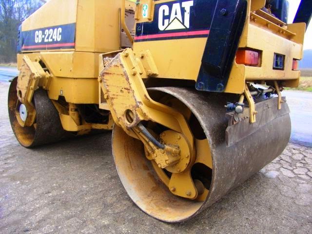 Cilindru compactor Caterpillar CB-224C 2.6to Second Hand