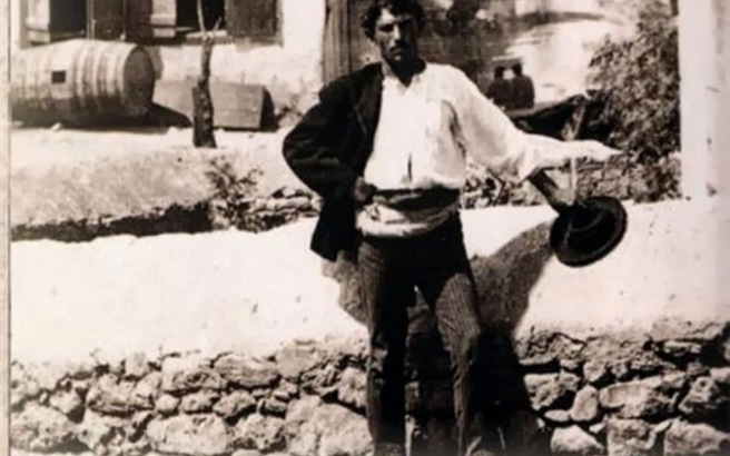 Το Ρεμπέτικο Τραγούδι: Τα μαχαίρια στα ρεμπέτικα