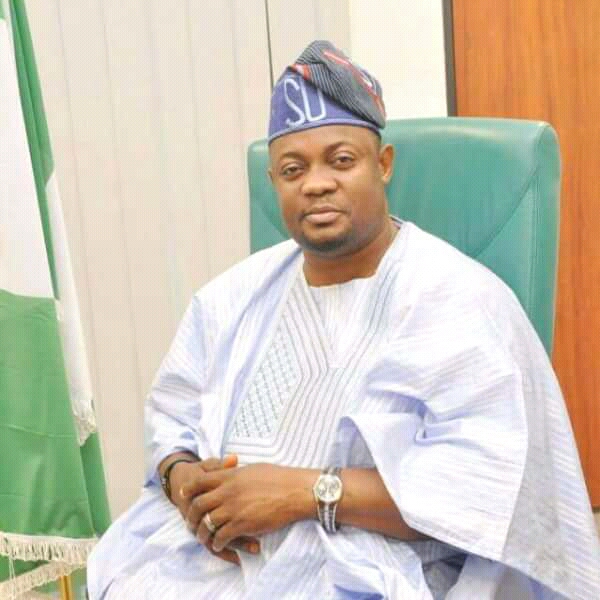 BLIND WOMAN SEES WITH HER EYES AT OLATOYE SUGAR FOUNDATION