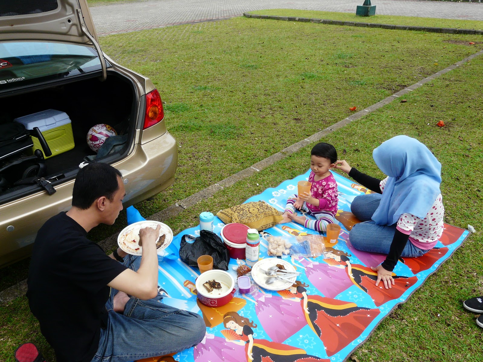 share my world: KITA PIKNIK, YEEEAY...