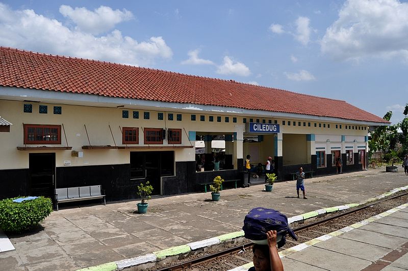 Stasiun Ciledug - THE COLOUR OF INDONESIA