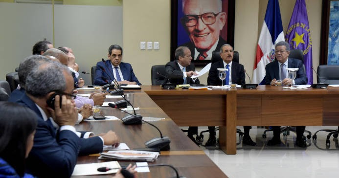 La ambición de poder pone cada día más la salida del PLD en el 2020