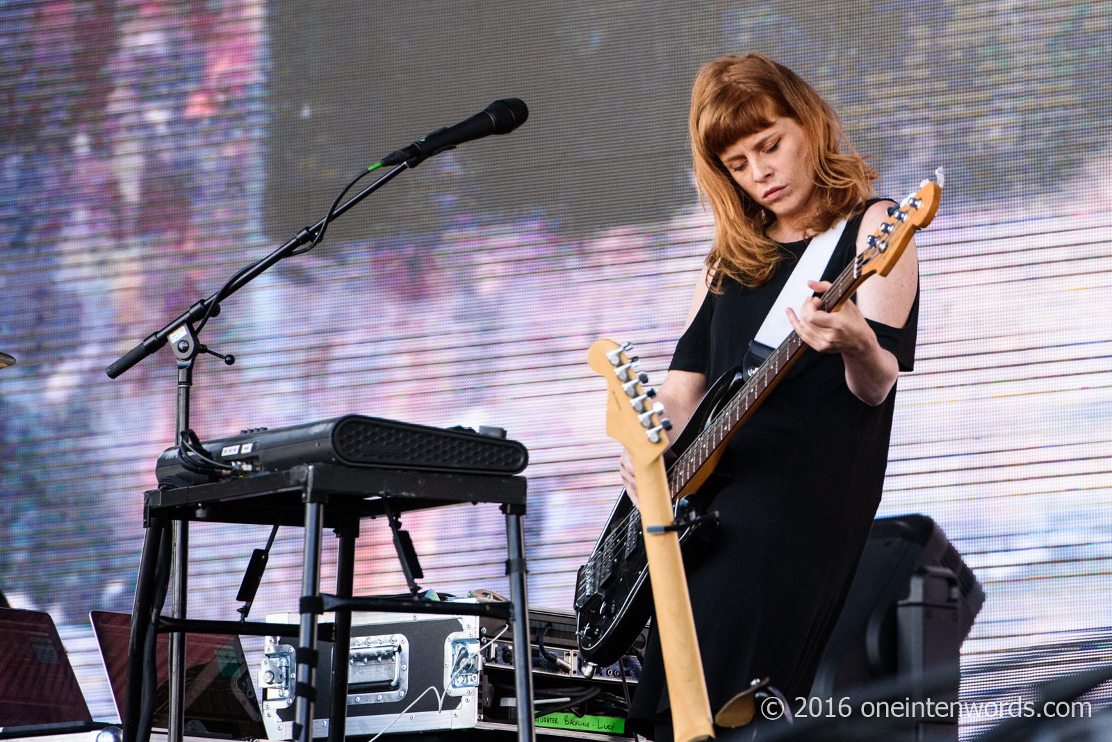 one in ten words: Bestival Toronto 2016: Day 2: Daughter - Concert Pictures