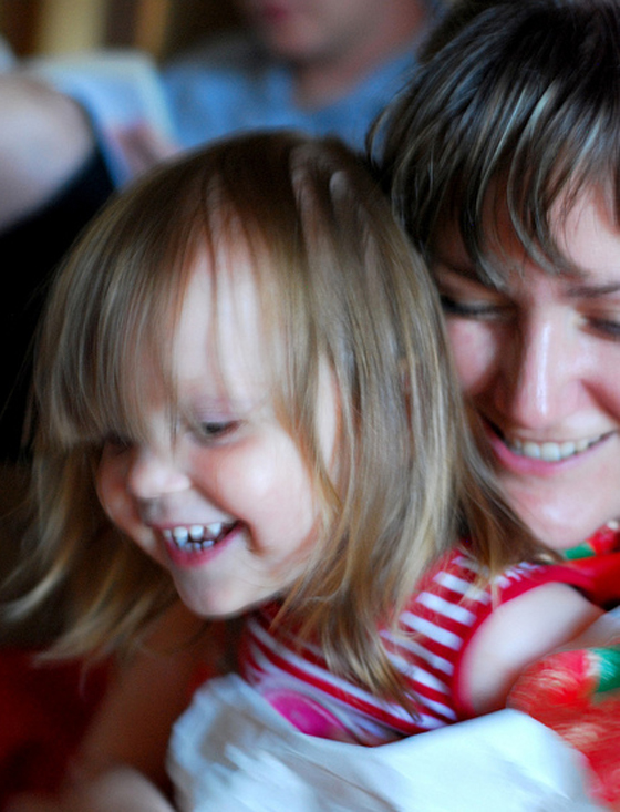 Coccole: Testo e Video della Canzone