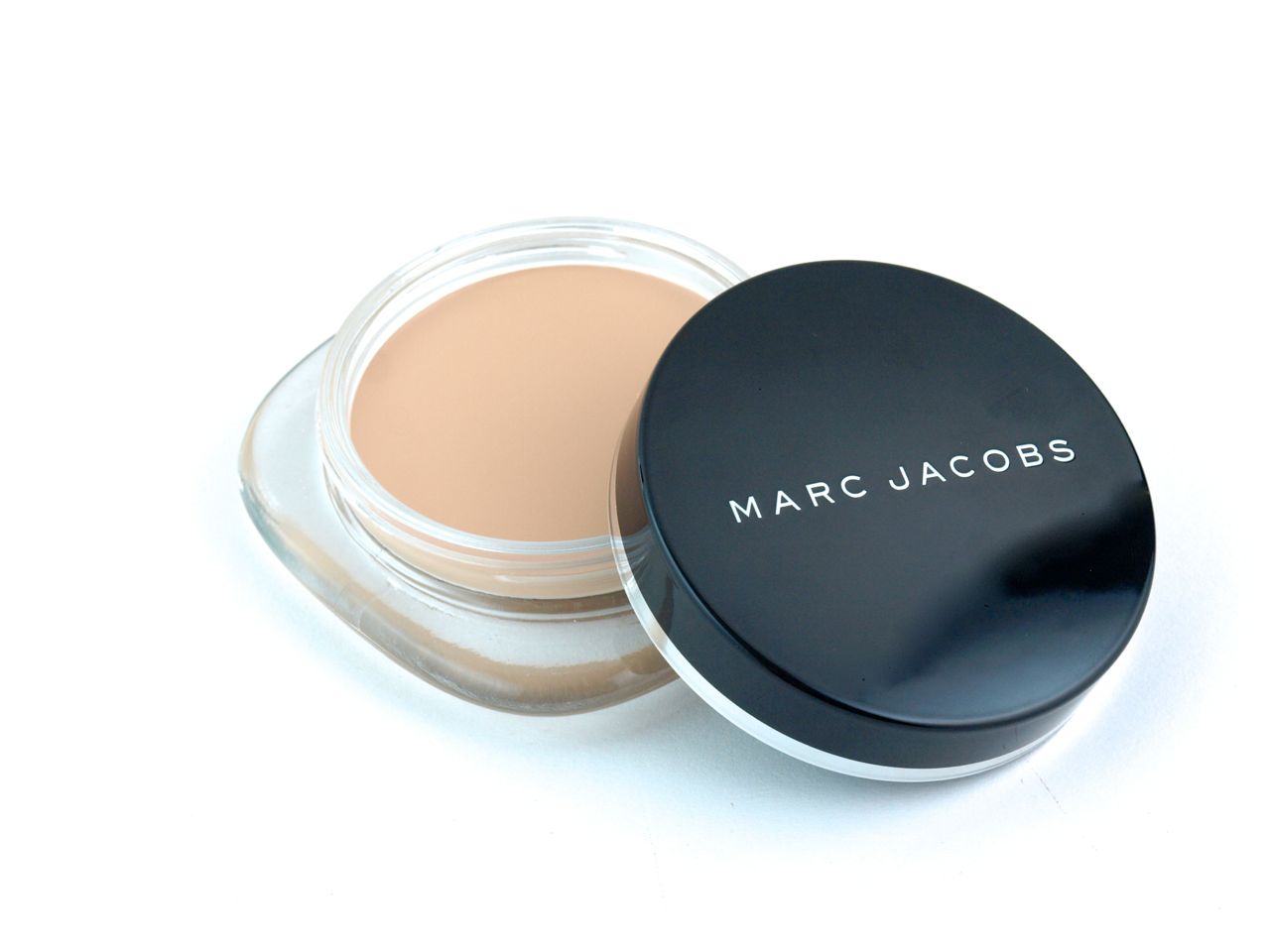 Marc Jacobs Marvelous Mousse Transformative Foundation in "22 Bisque ...