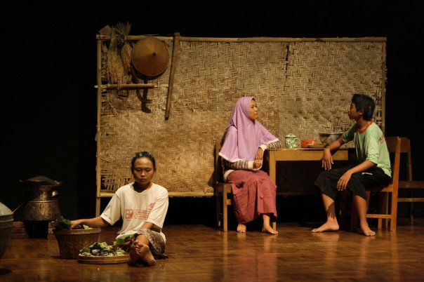 SENI TEATER ~ AKTIFITAS SENI BUDAYA