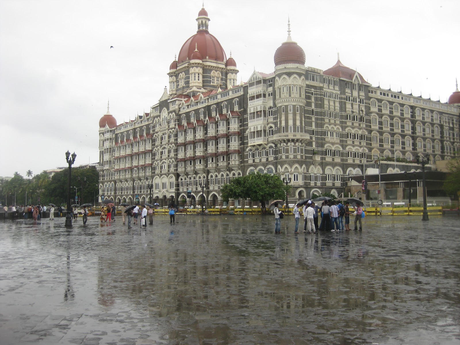 planettreasures: Wordless Wednesday - Mumbai monsoon