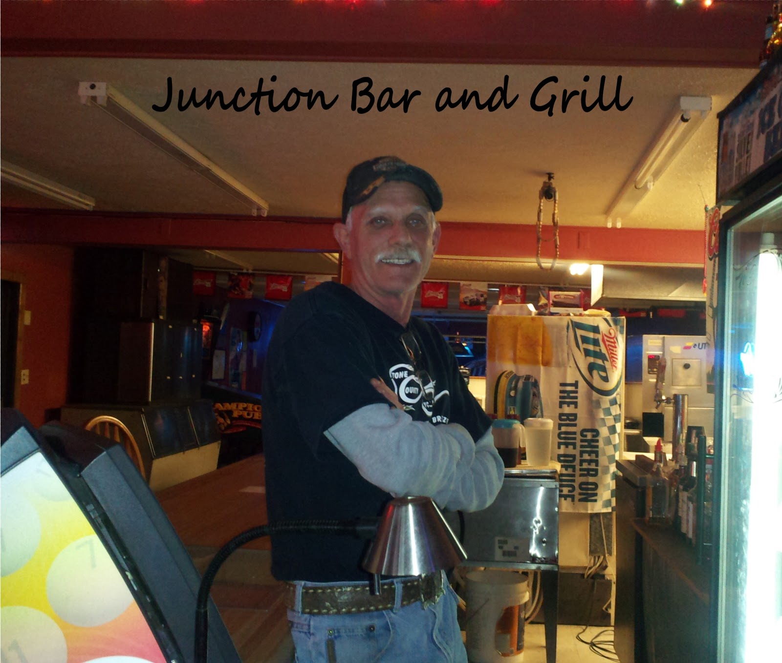 Forsythbiz: The Junction Bar and Grill thriving!