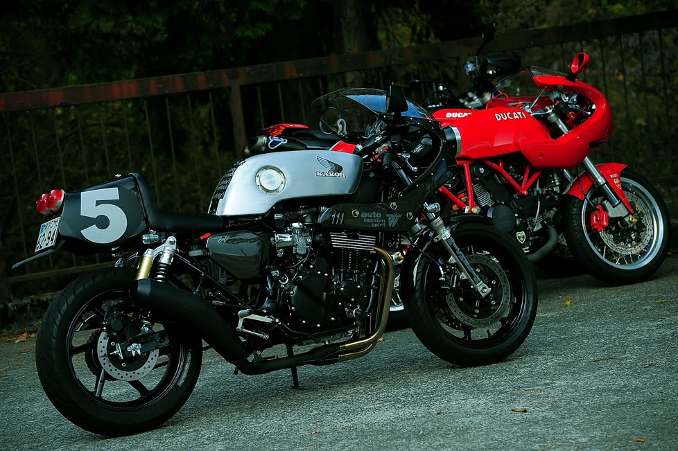 RCB1000 Replica photoshoot - Inazuma café racer