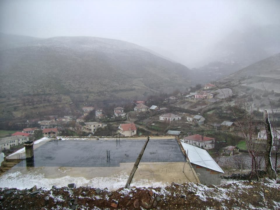 RRAJCA JONE: Rrajca nen petkun e bardhe