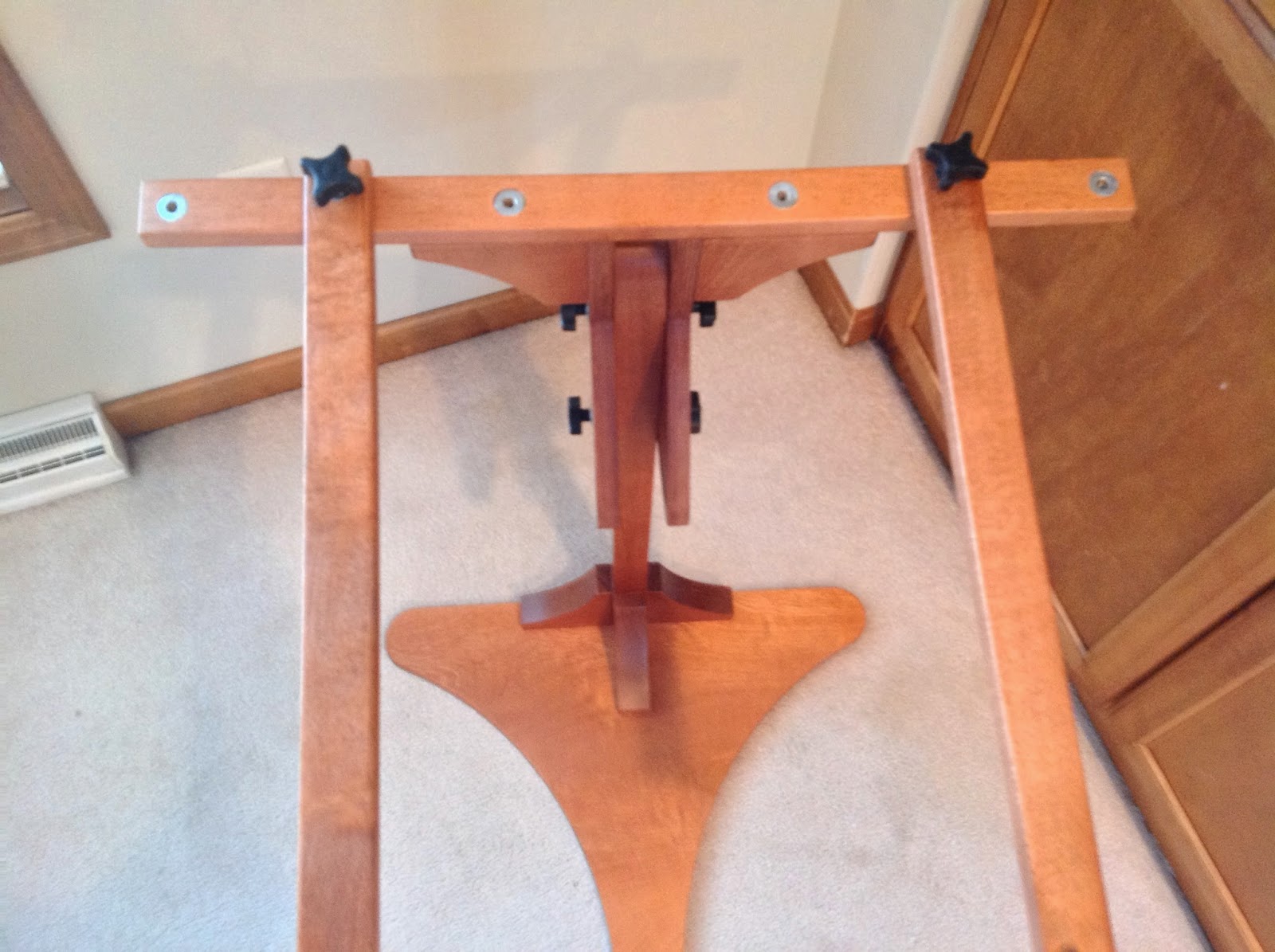 Melanie the WIP Slayer: I'm in love with this needlework stand!