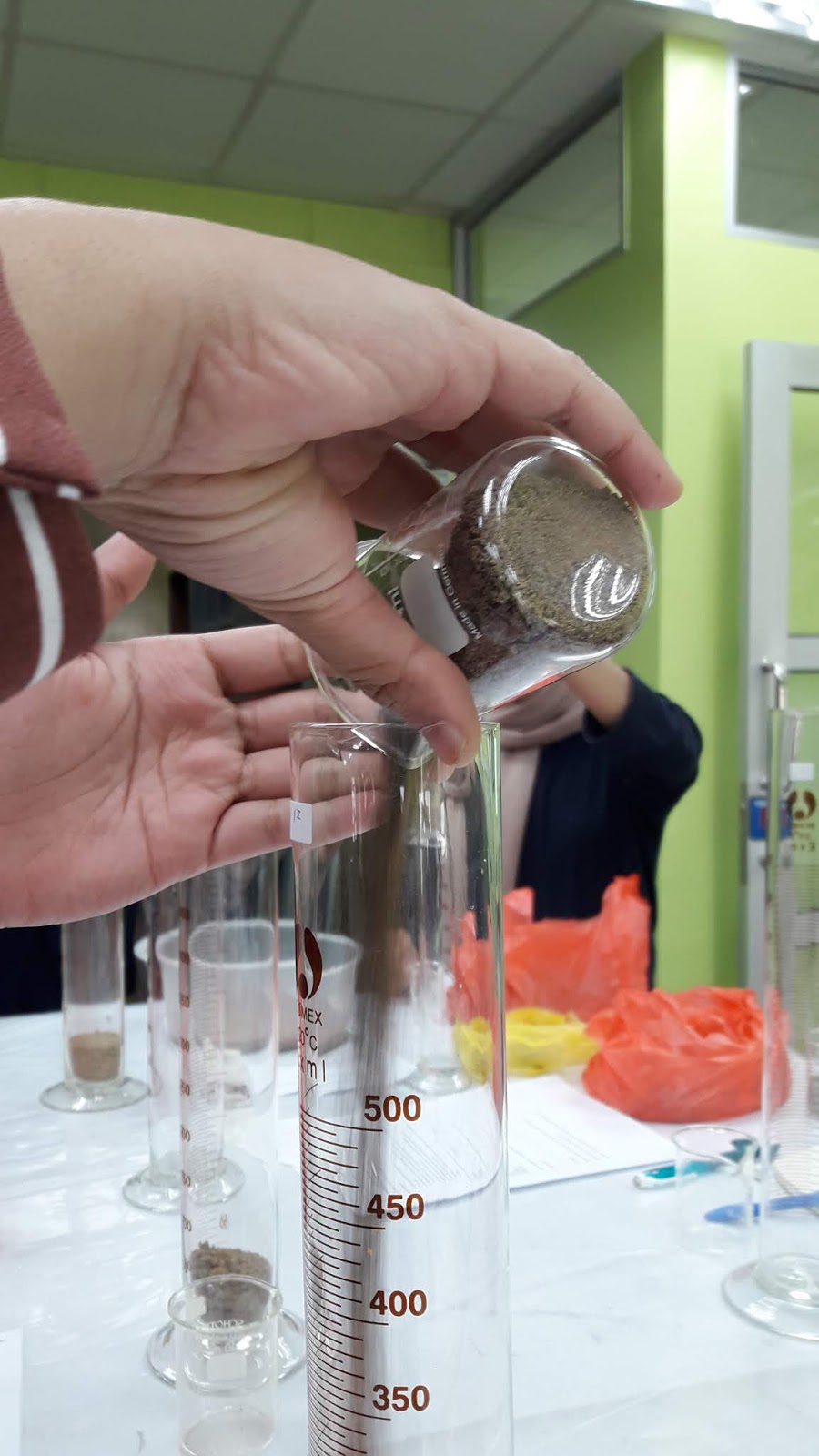 LAPORAN MINGGU 4 : AMALI 1 (TEKSTUR TANAH) [24.02.2019 - 02.03.2019 ...